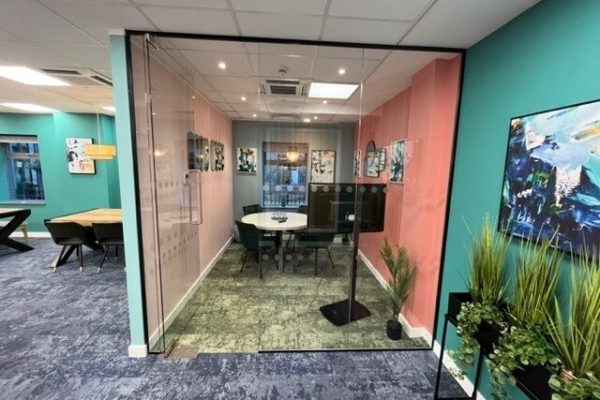 London - Longcroft House - Podium