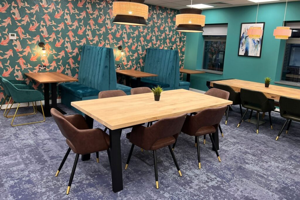 London - Longcroft House - Podium