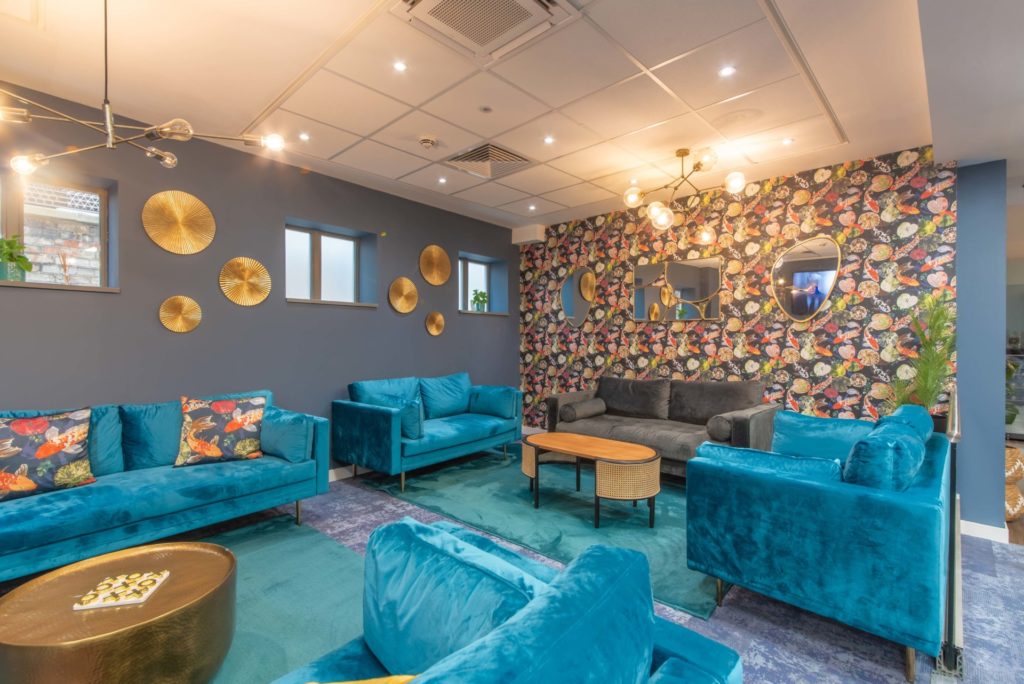 London - Longcroft House - Podium