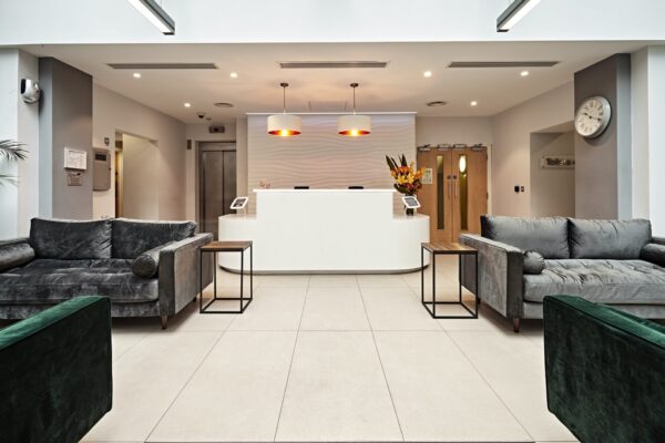 London - Longcroft House - Podium